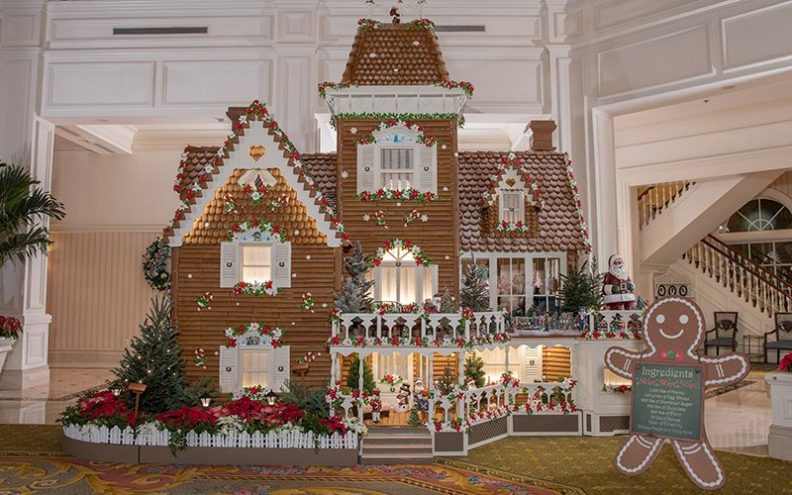 17 Mouth-Watering Hotel Lobby Gingerbread Houses